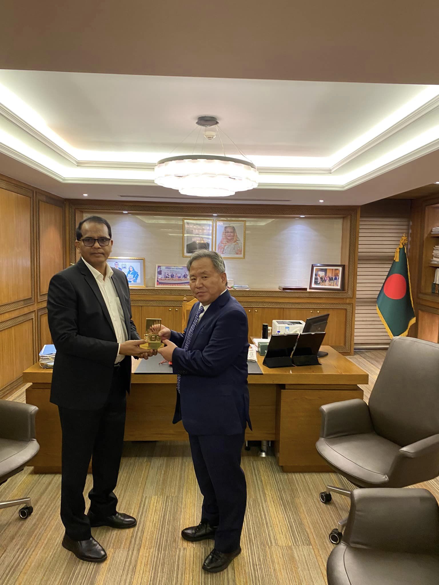 Amb. Park paid a call on the Executive Chairman of BIDA. (Sep. 19) 상세보기 ...