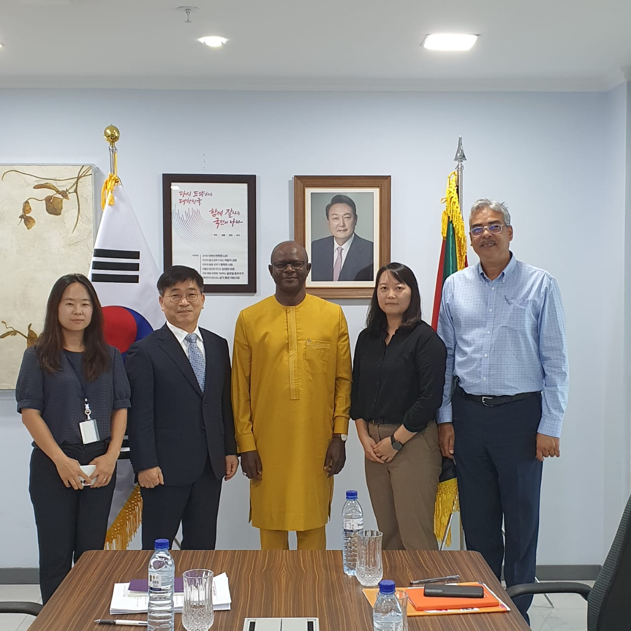 Embaixador reuniu-se com o representante da UN FPA em Moçambique (14.11 ...